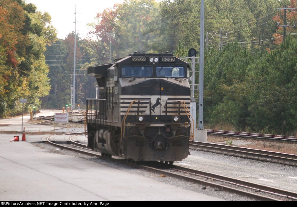 NS 9202 lays over